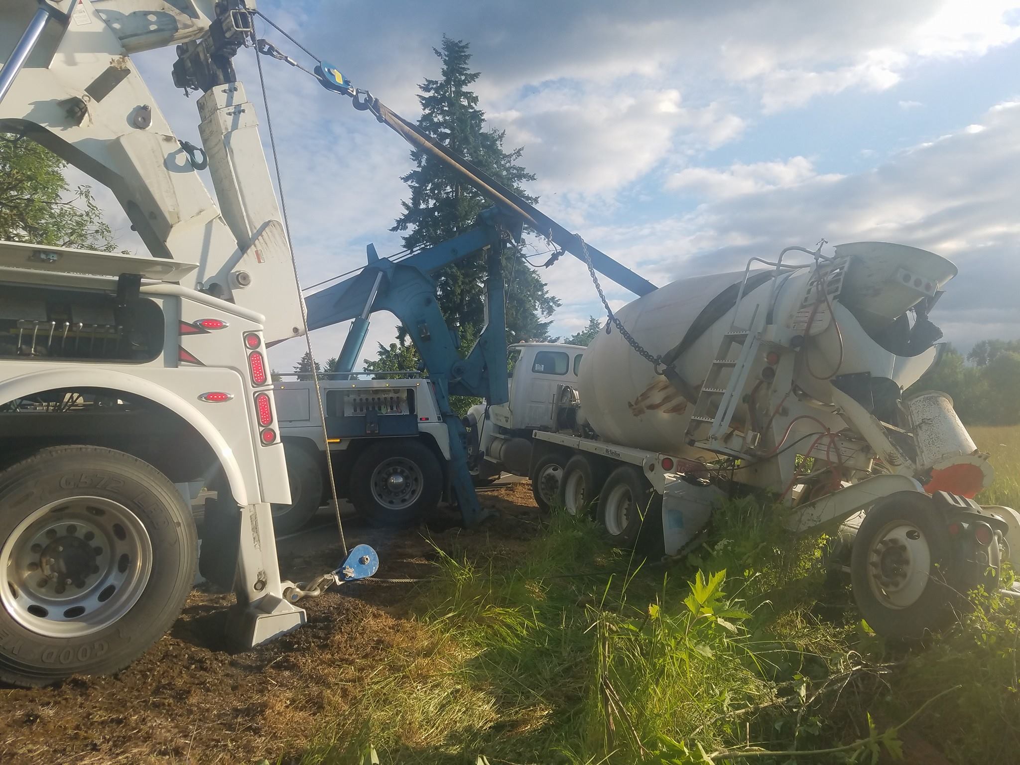 Semi-Truck Decking & Undecking Service | Baker & Baker Towing & Crane ...