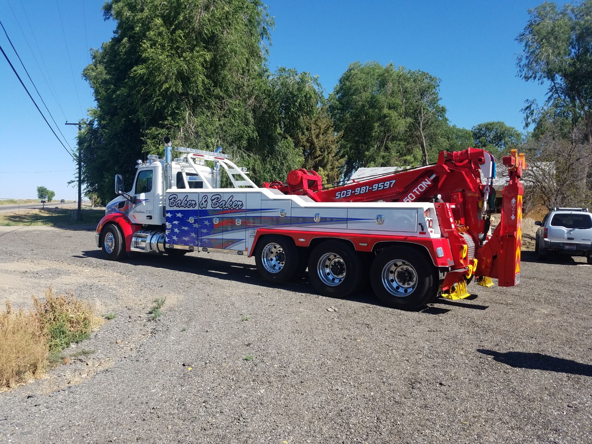 Heavy Towing I-5 Oregon | 503-981-9597 | Baker & Baker Towing Woodburn, OR